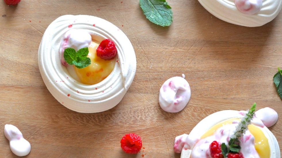 Raspberry lemon meringues in 5 minutes - Claire K Creations